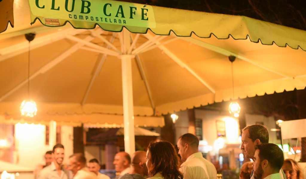 Club Café: el corazón culinario de la Plaza del Charco portuense vuelve ...