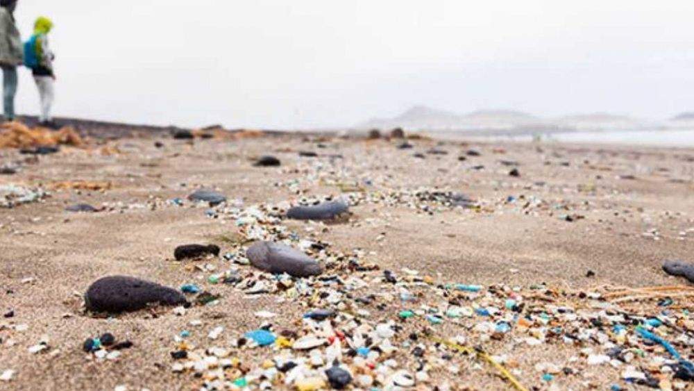 Los microplásticos que llegan a La Graciosa pueden llevar décadas en el mar