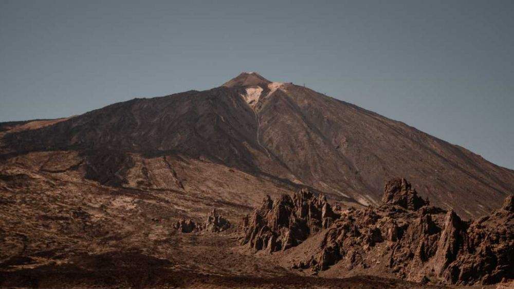 Pasa a la fase de controlado el incendio del Parque Nacional del Teide