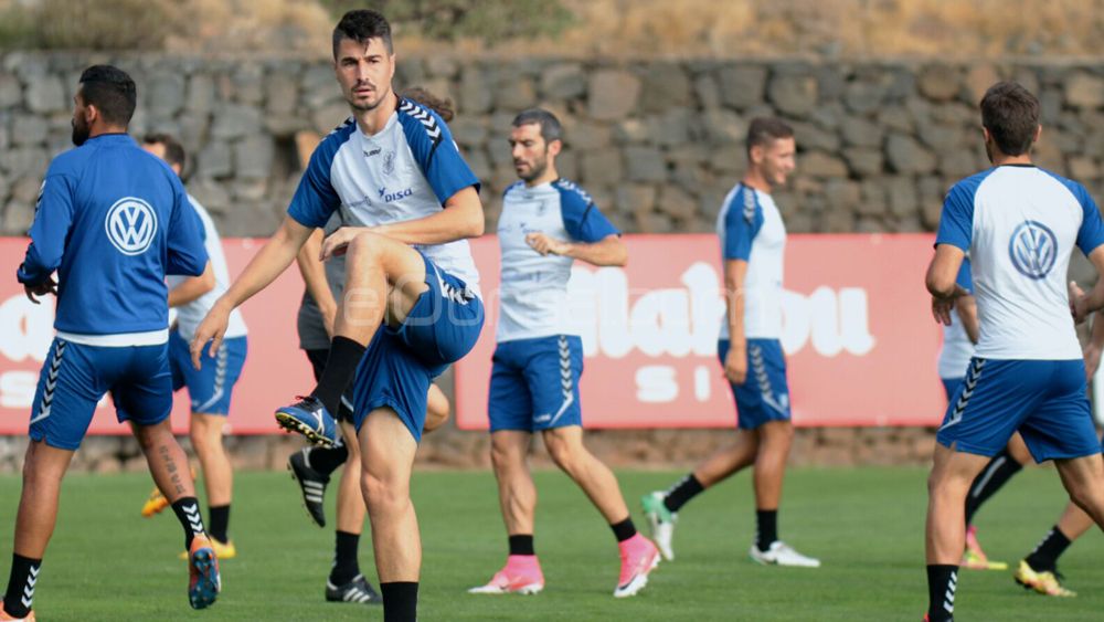 Álex García aún sigue siendo jugador del CD Tenerife