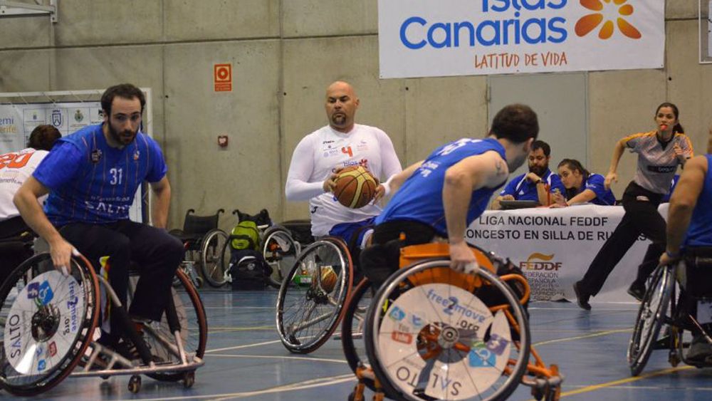 Victoria aplastante del Ademi Tenerife, que se aferra a la permanencia