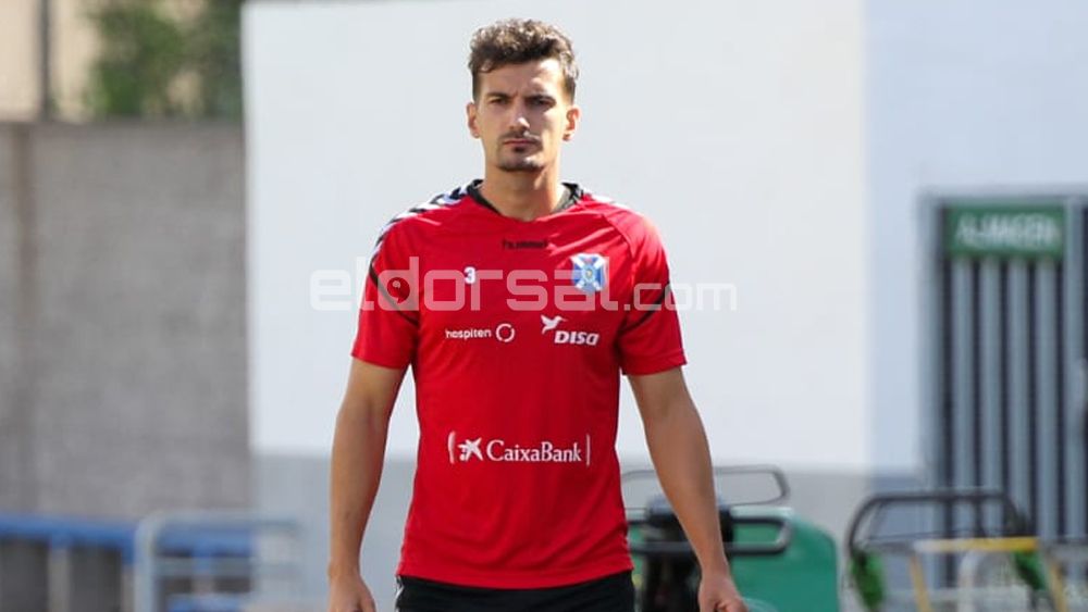 Álex Muñoz: "Es una semana exigente, CD Tenerife no se puede relajar"