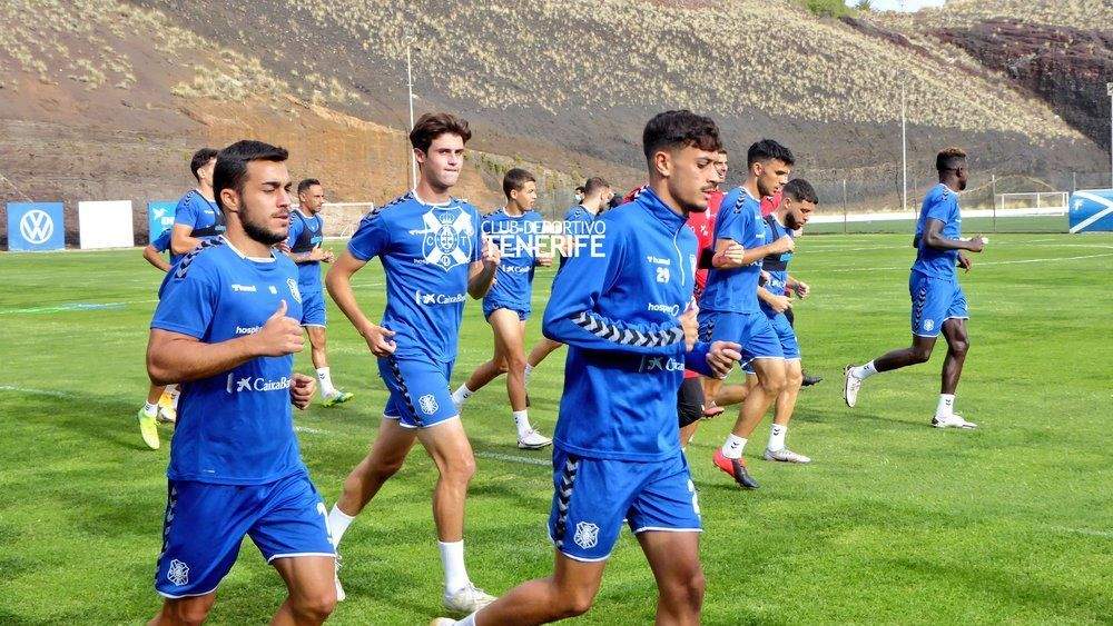 Dylan y Félix Alonso se entrenan con el primer equipo