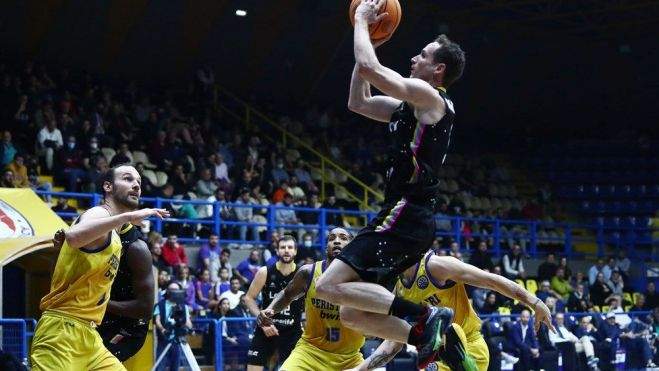 El CB Canarias descarrila en su visita al Peristeri Arena
