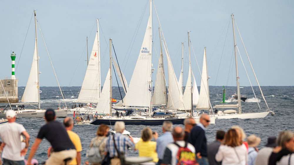 La flota de la 37ª edición de la regata ARC sale de Gran Canaria con El ...