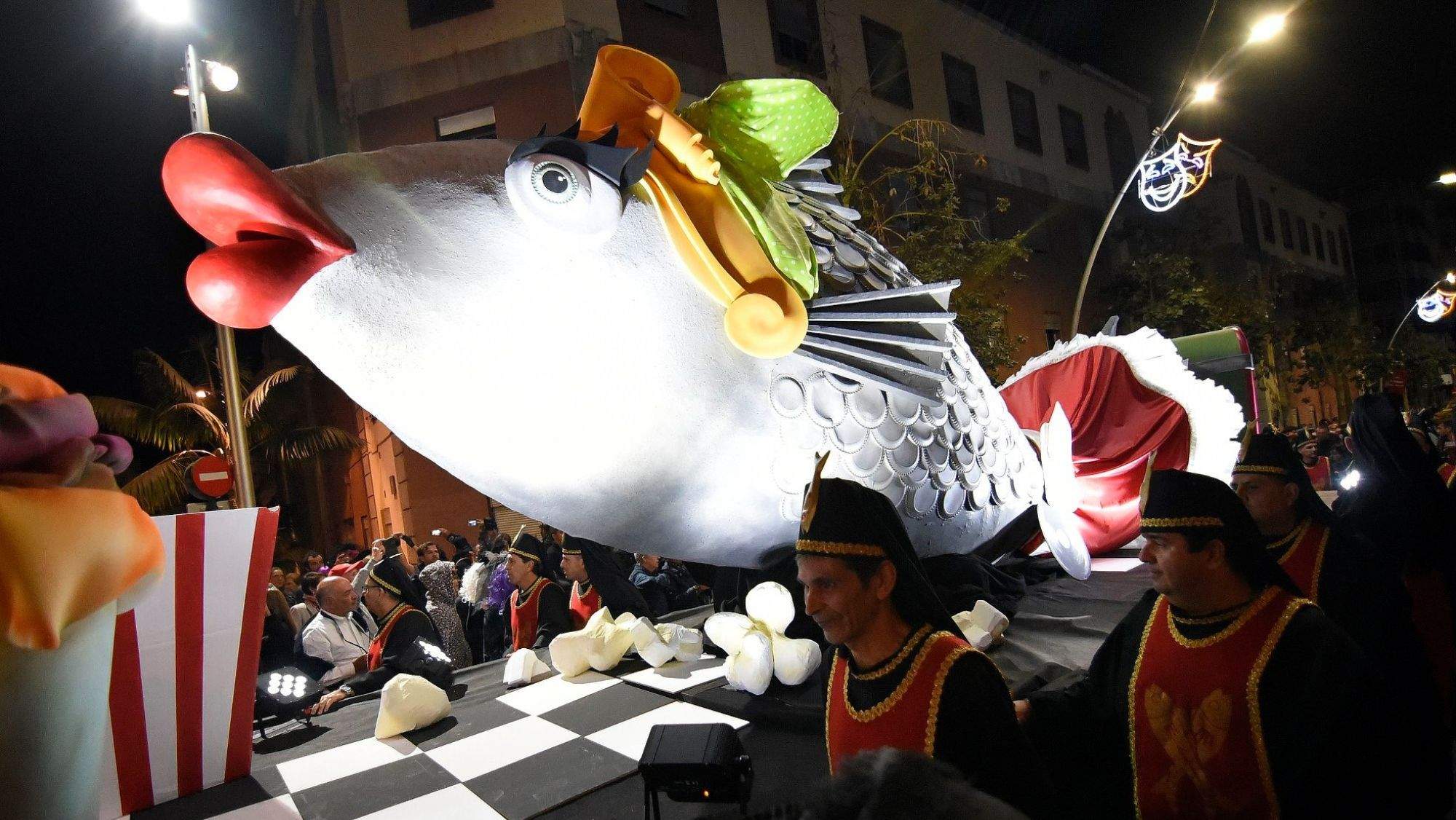 Lágrimas, mucho rímel y fiesta: llega el deseado Entierro de la Sardina