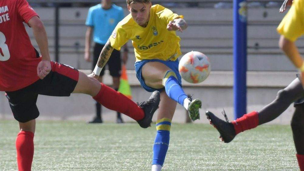 La UD Las Palmas despide a Joel Domínguez, futbolista condenado por maltrato