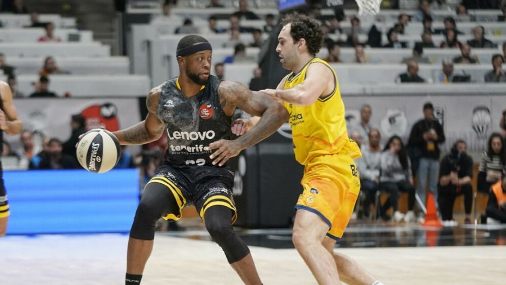 Elgin Cook renueva con el CB Canarias para el próximo curso