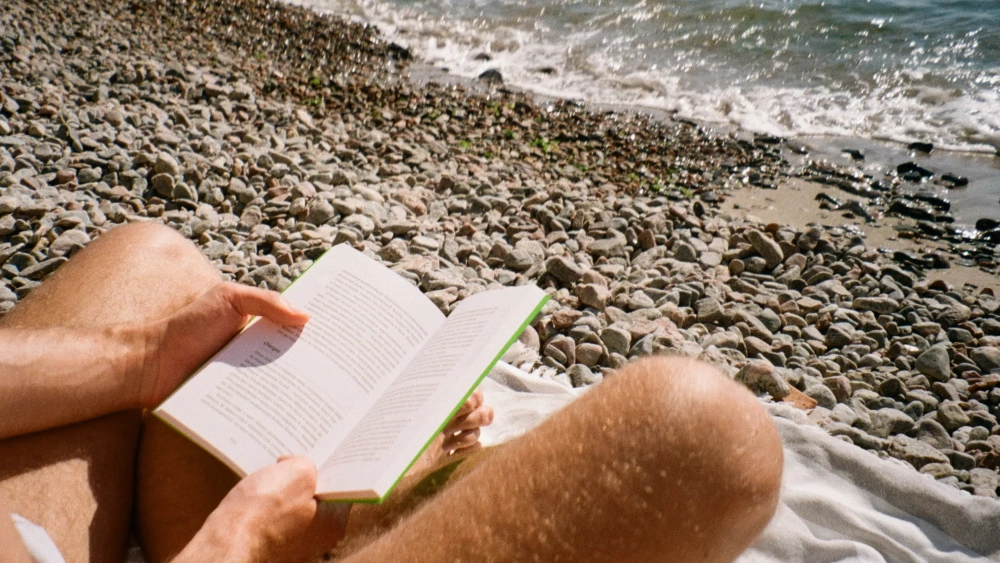 10 libros para leer en la playa o la piscina este verano