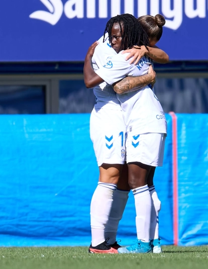 Un cabezazo de Blom sella la primera victoria del Costa Adeje a domicilio